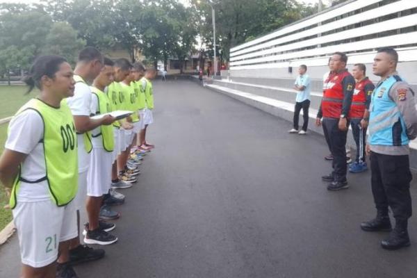 Sembilan Casis SIPSS Polda NTT Ikut Tes Kesamaptaan Jasmani Sembilan Casis SIPSS Polda NTT Ikut Tes Kesamaptaan Jasmani